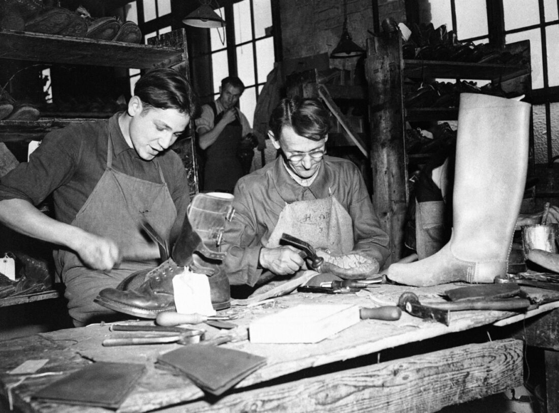 Post WWII Germany factory workers | News, Sports, Jobs - The Express